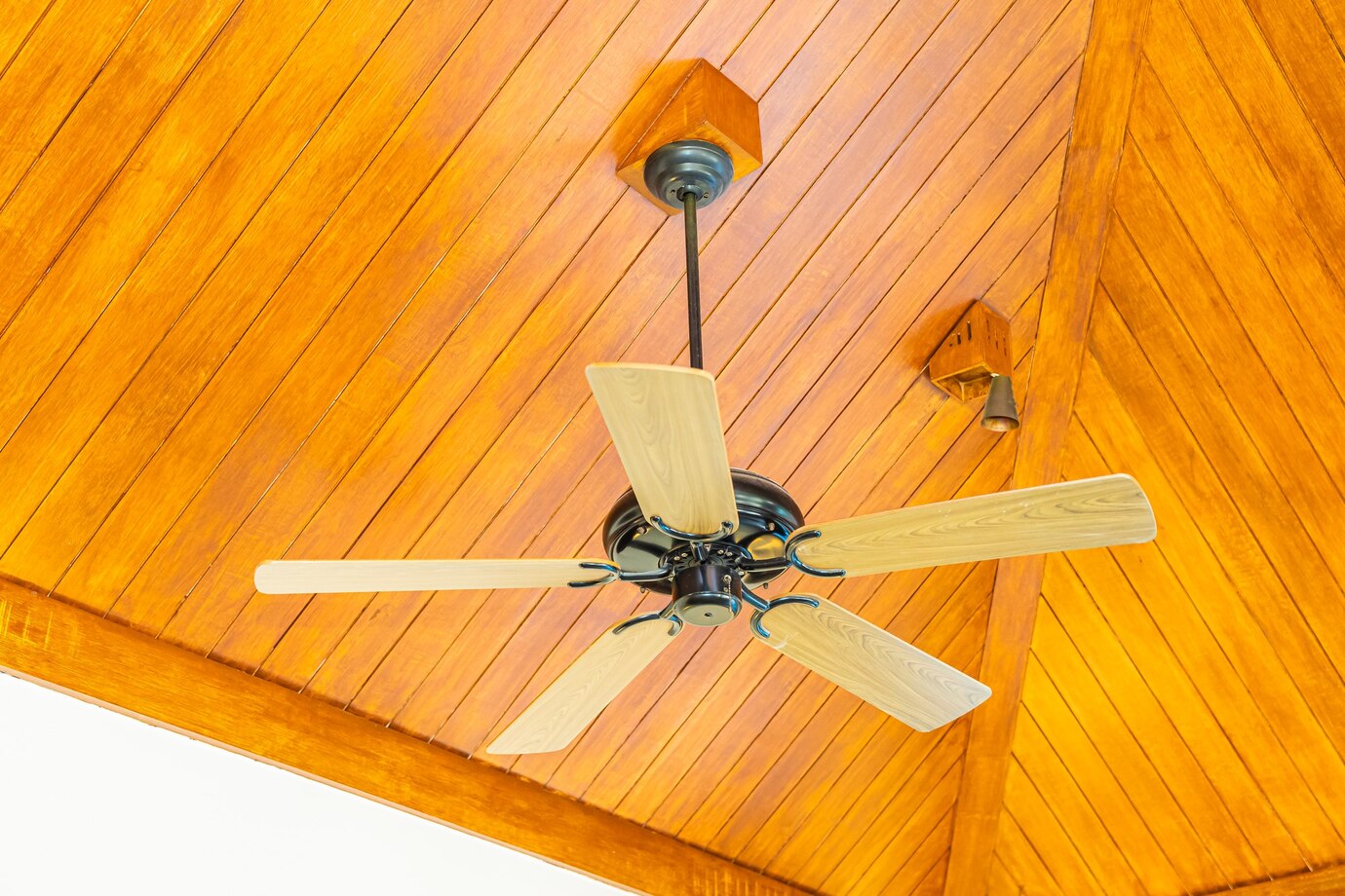 How to Choose the Perfect Ceiling Fan and Light Fixture Combination ...
